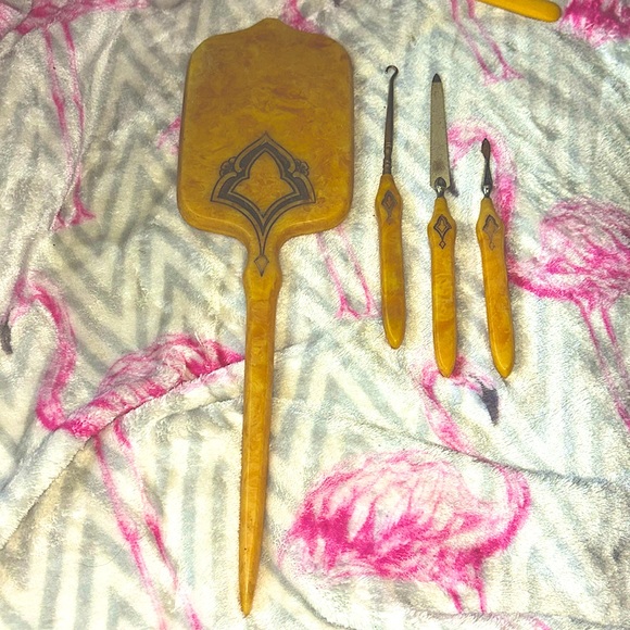 pyrocel | Design | Vintage Ladies Bakelite Vanity Dresser Set Pyrocel ...